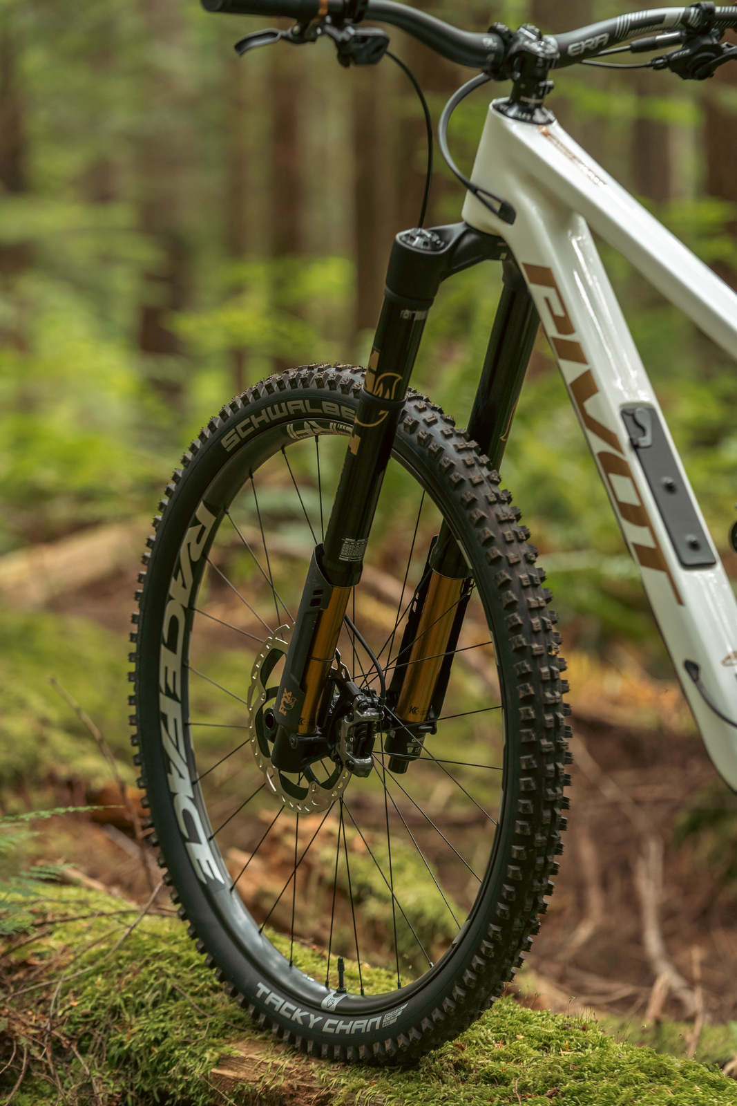 Novinka: FOX představuje upside down vidlici Podium - velký návrat 20 ...